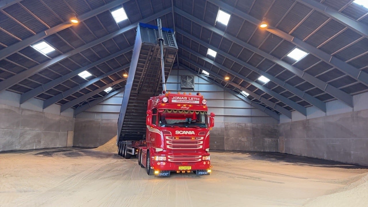 Transportfirma og vognmand tilbyder transport af stykgods og træpiller i Outrup · Vognmand Jonas ...